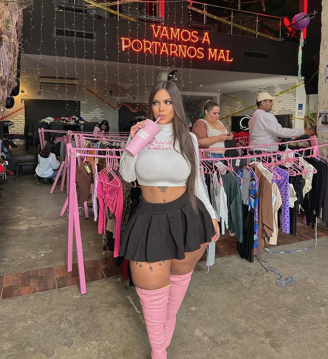 "Идеальное, по мнению многих, соотношение таза к талии - два к одному ...